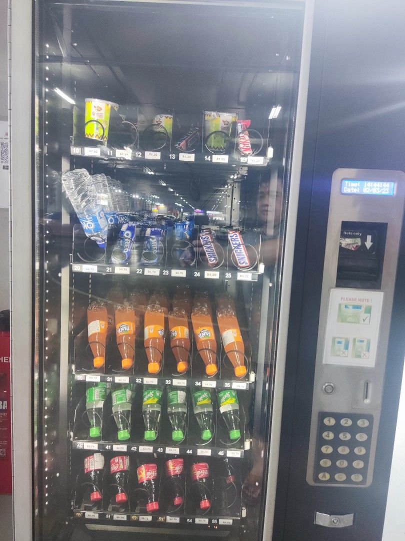 Vending machine, Hobbies & Toys, Memorabilia & Collectibles, Fan ...