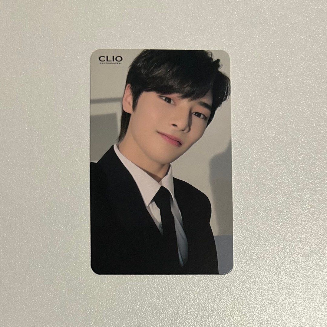 WTS Stray Kids Jeongin Clio Office pc, Hobbies & Toys, Memorabilia ...