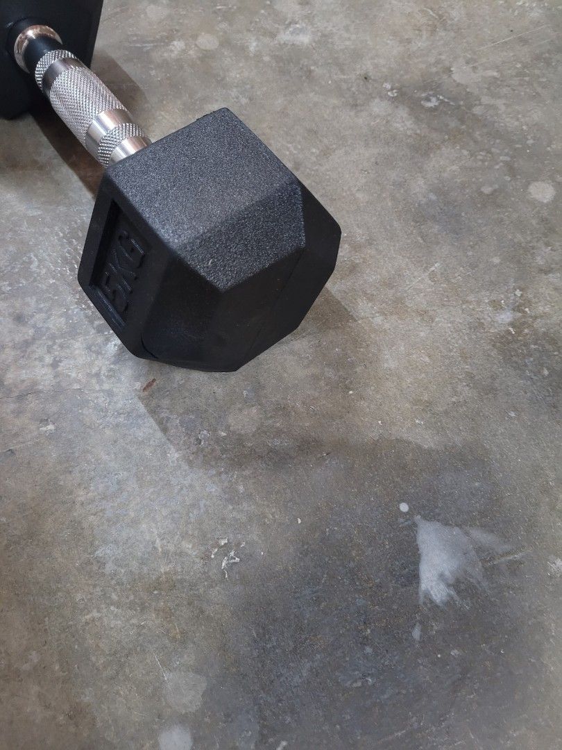 5kg x 1 unit Hexagon Dumbbell (Defects), Sports Equipment, Exercise ...