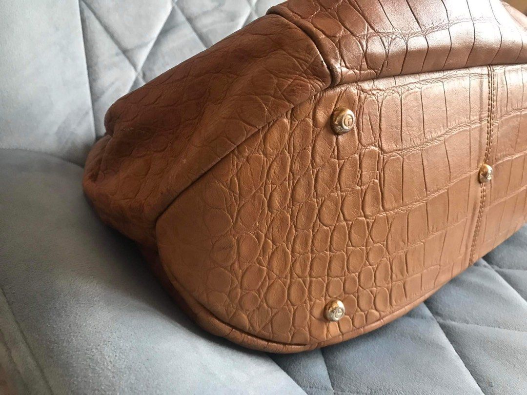 Capacci Chain Shoulderbag, Women's Fashion, Bags & Wallets, Shoulder ...