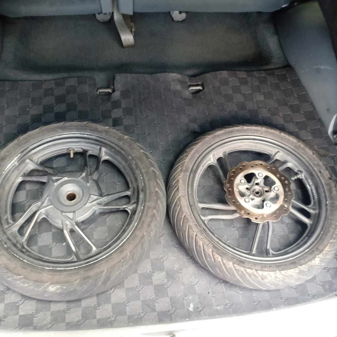 Click 150i mags w/ tire and disc, Car Parts & Accessories, Mags and ...