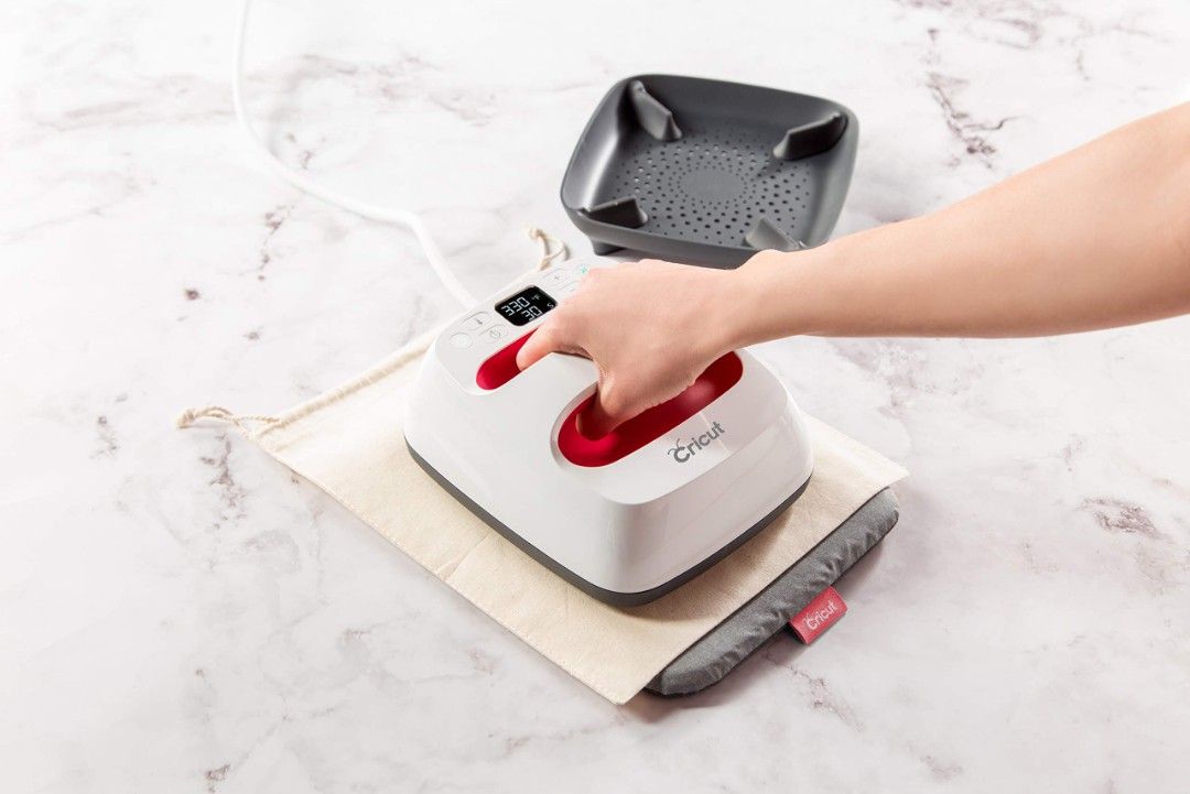 Cricut EasyPress Mat 8" x 10", Hobbies & Toys, Stationery & Craft ...