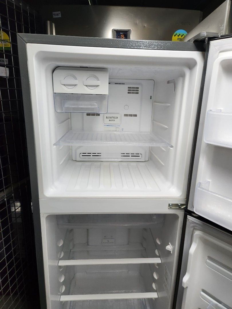 ELECTROLUX Fridge 256L ETB2802H, TV & Home Appliances, Kitchen Appliances, Refrigerators ...