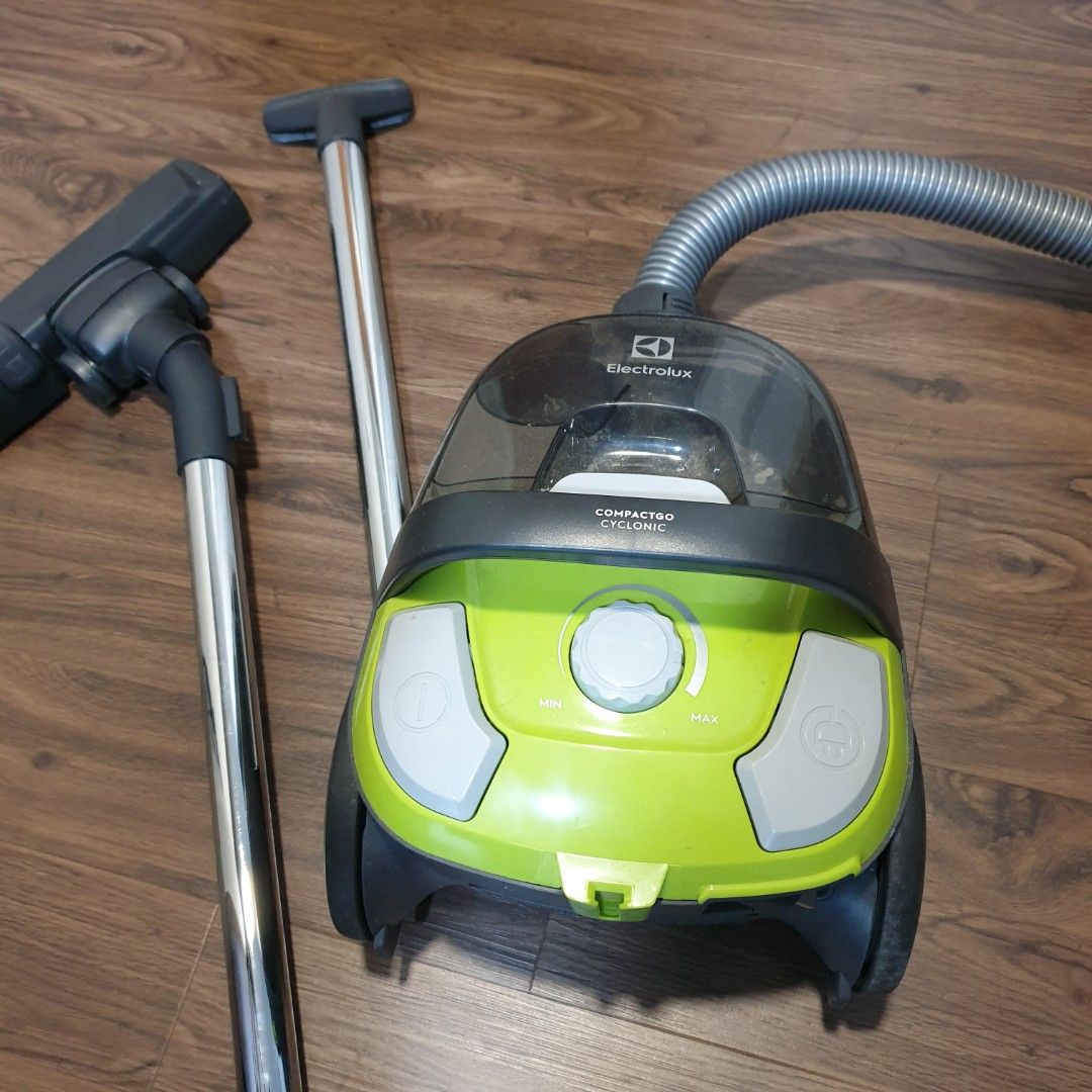 Electrolux Z-1231 Bagless Vacuum, TV & Home Appliances, Vacuum Cleaner ...