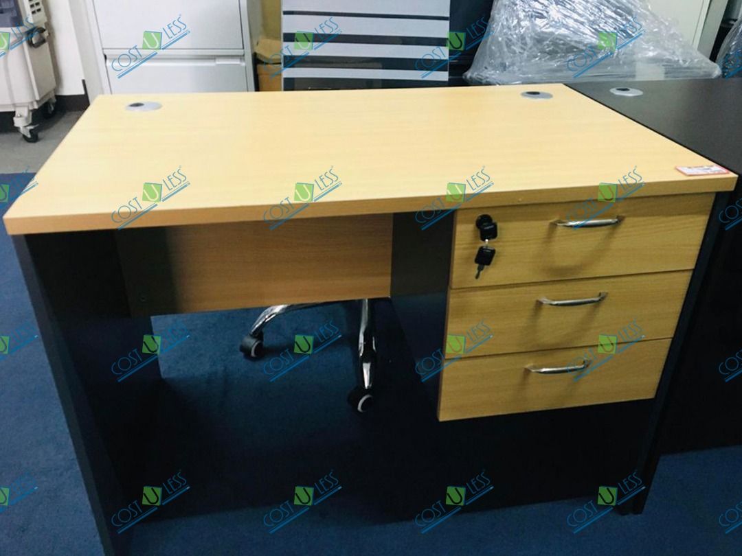 EXECUTIVE OFFICE DESK FURNITURE! Manager Table, Boss Table, Computer ...