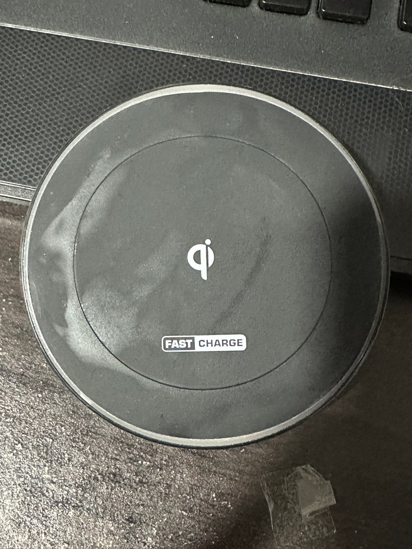 Insignia Wireless Charger fast charging on Carousell