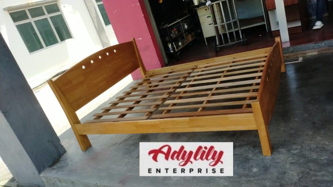 Katil queen kayu solid Terpakai, Furniture & Home Living, Furniture ...