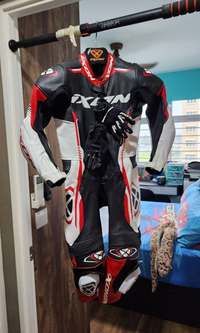 Kids racing suit, Motorcycles, Motorcycle Apparel on Carousell