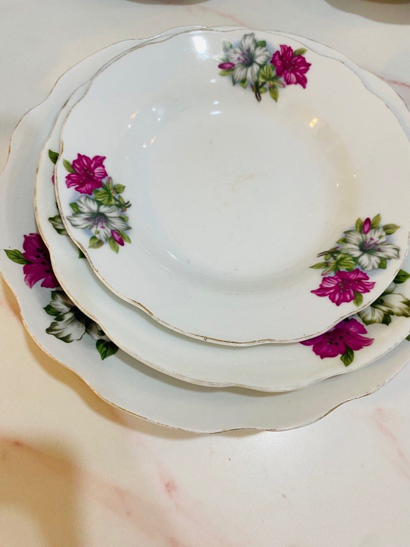 Pinggan Klasik Bunga Kangkung, Furniture & Home Living, Kitchenware ...