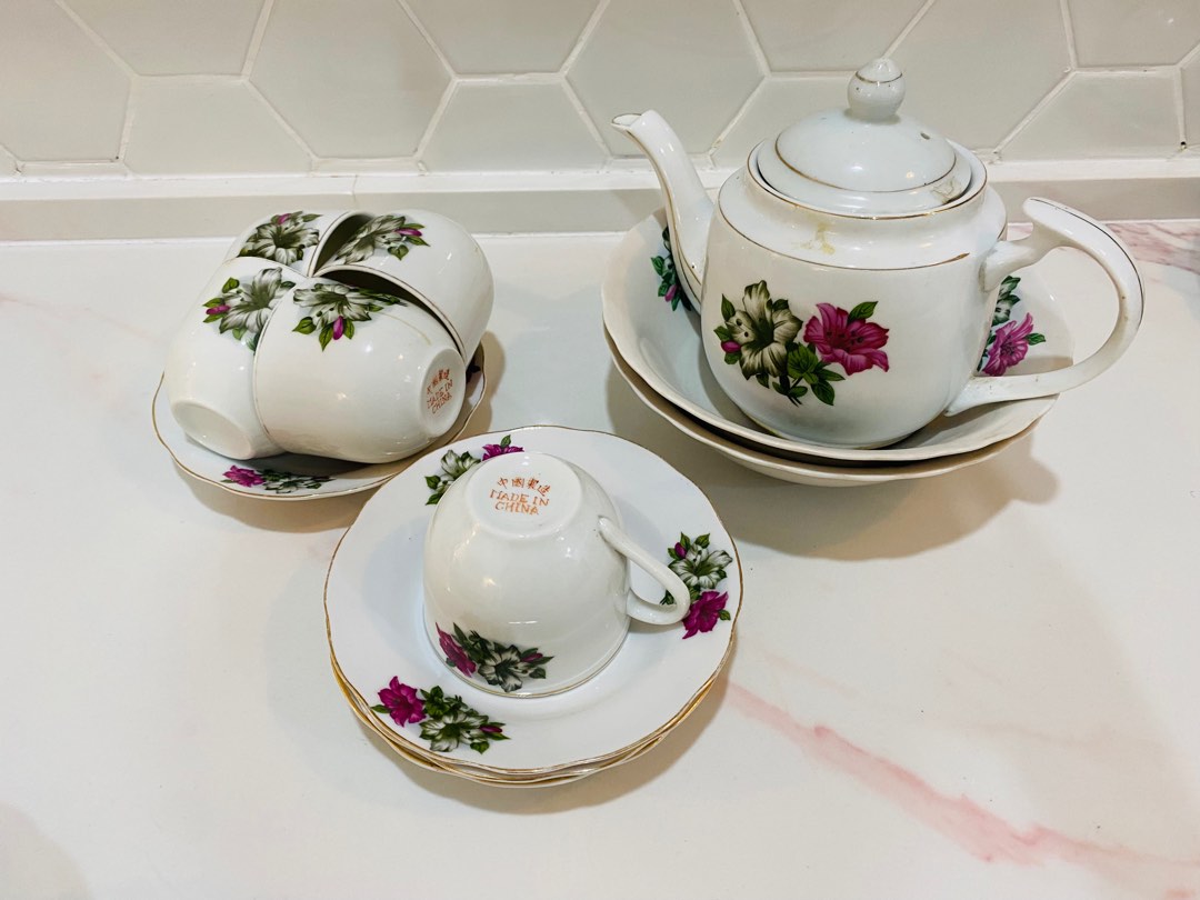 Pinggan Klasik Bunga Kangkung, Furniture & Home Living, Kitchenware ...