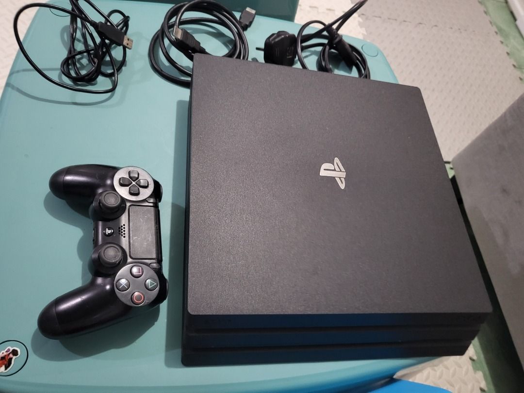 PS4 pro with 1 DS4 controller with compleete cables firmware 9.60 with ...