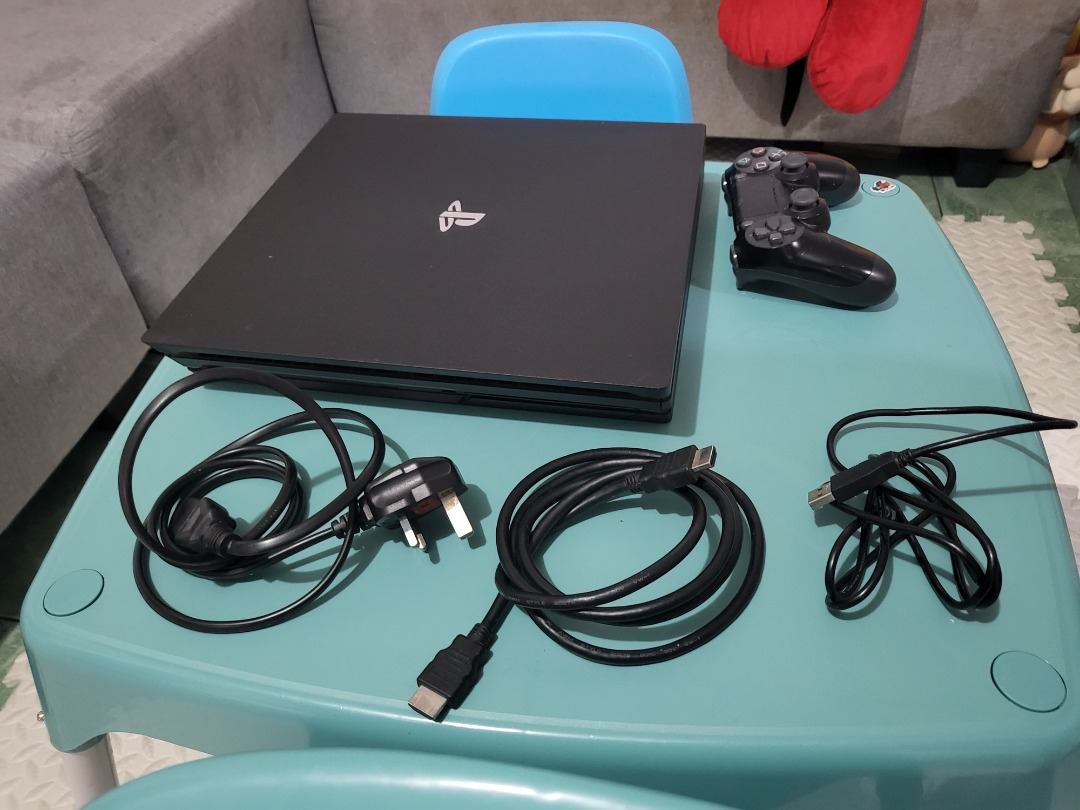 PS4 pro with 1 DS4 controller with compleete cables firmware 9.60 with ...