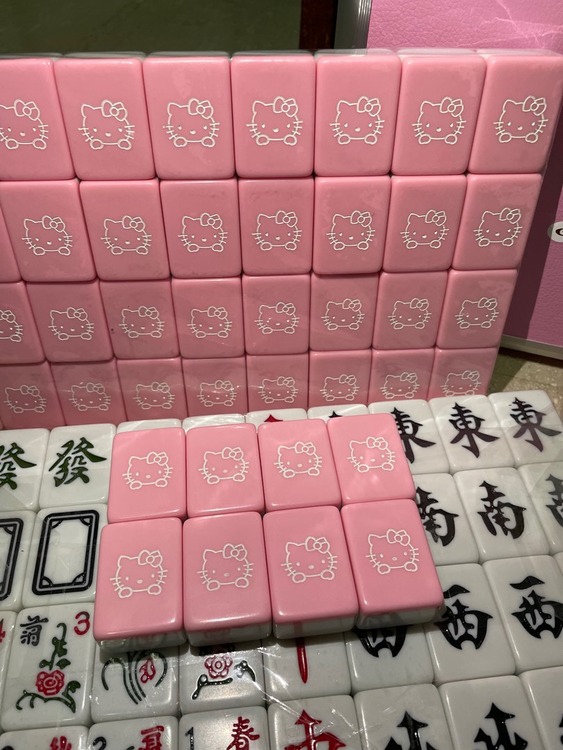 SG Set Instock Hello Kitty Mahjong Pink Limited Edition / Doraemon ...