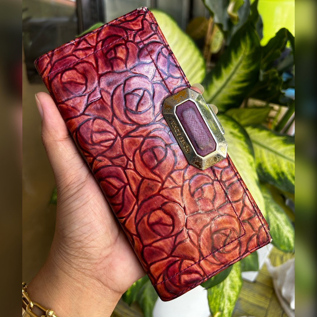 VINCIS BENCH. LOng Wallet, Luxury, Bags & Wallets on Carousell