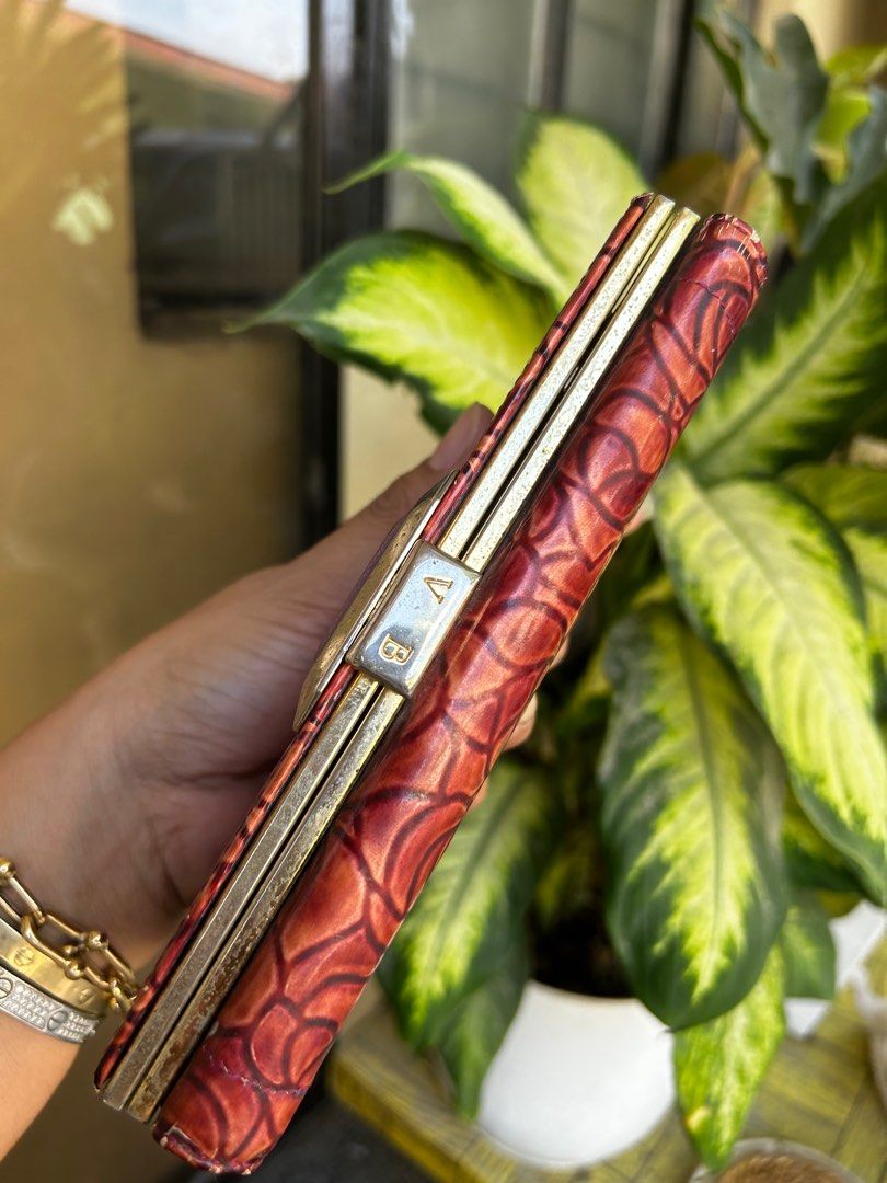 VINCIS BENCH. LOng Wallet, Luxury, Bags & Wallets on Carousell