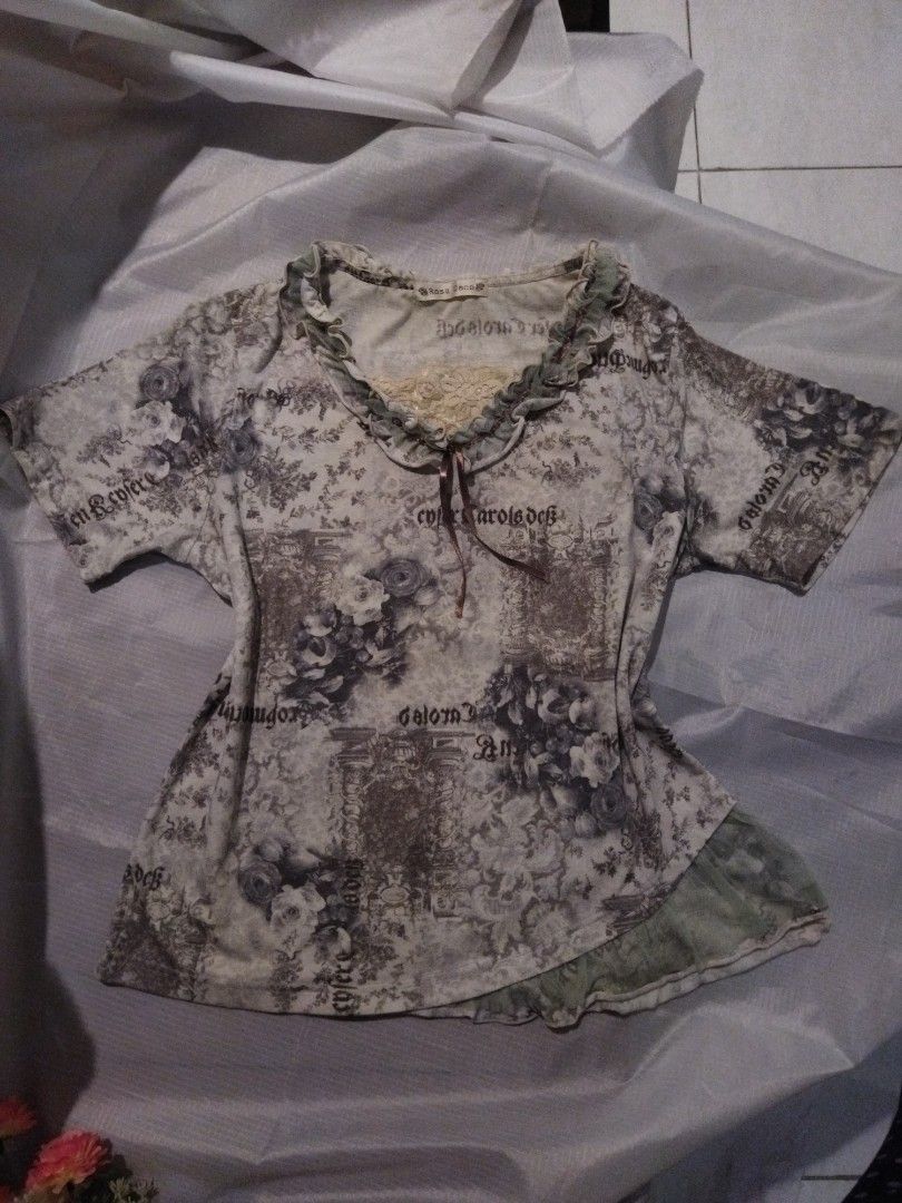 Vintage Top Graphic Patterned Grey Vtg Shirt Old Money vibe | Greyed ...