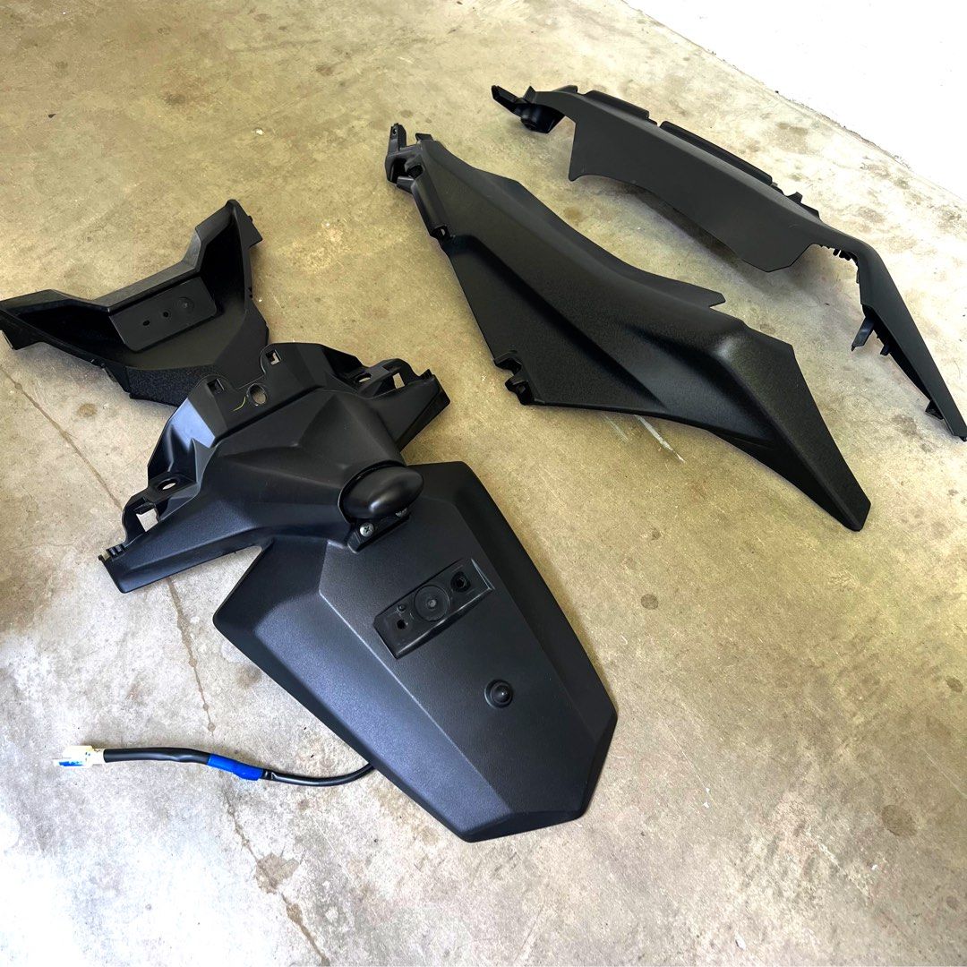 Xmax stock parts ( Whole Tail Panel and Front Fender ), Motorcycles ...