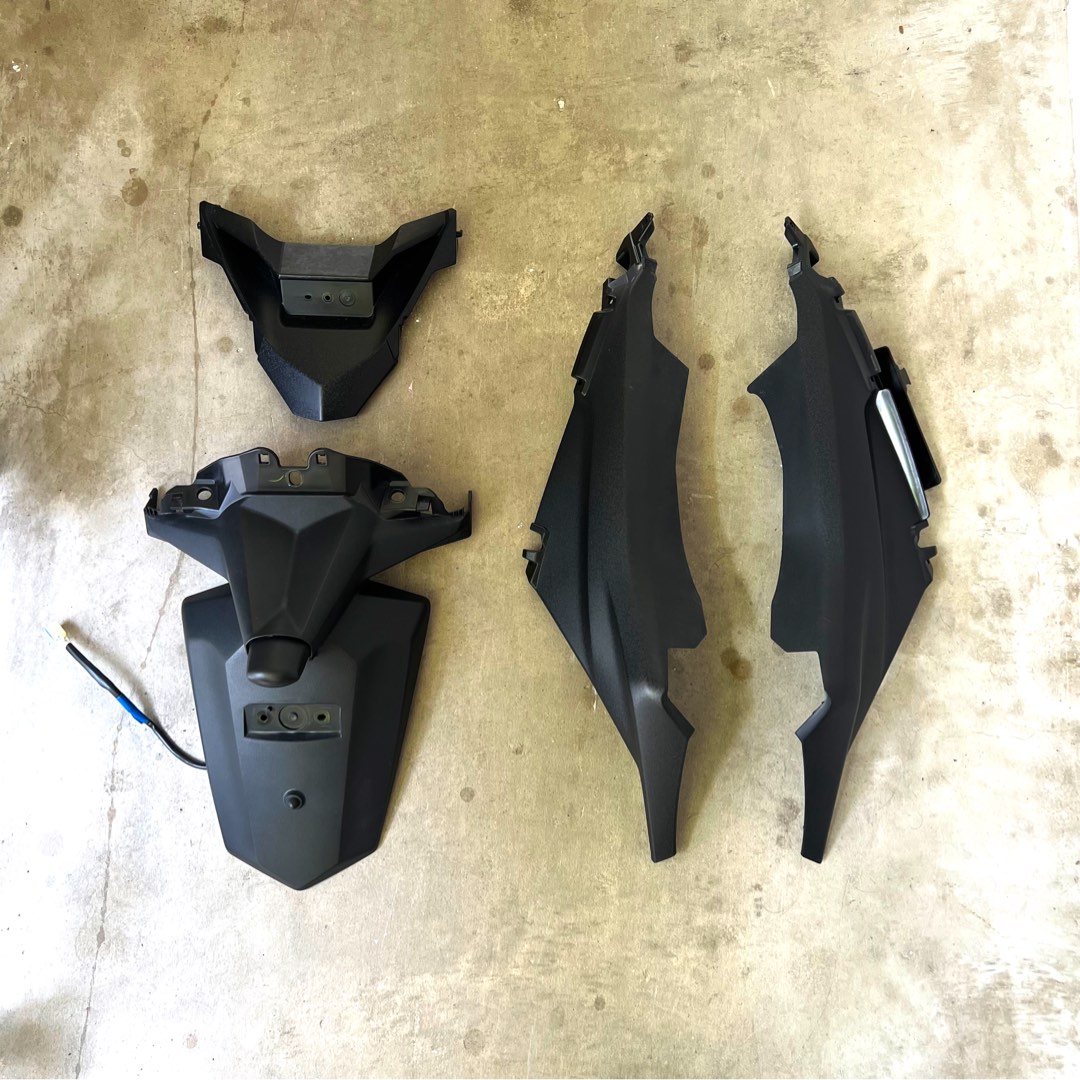 Xmax stock parts ( Whole Tail Panel and Front Fender ), Motorcycles ...
