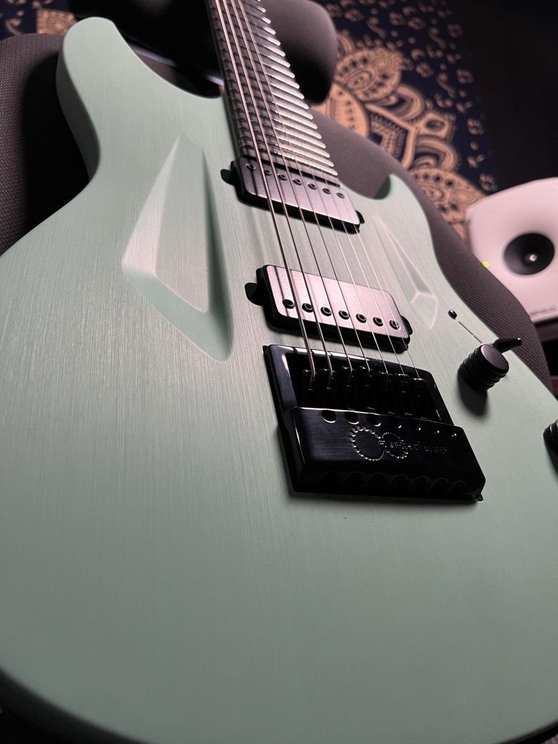 Aristides 070R evertune, Hobbies & Toys, Music & Media, Musical Instruments on Carousell