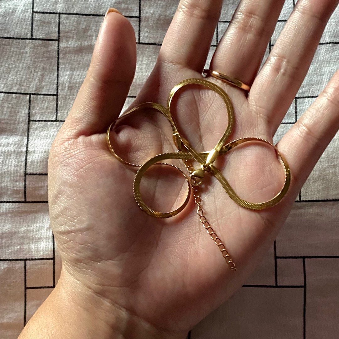 BURVON Classic Necklace - Mavroz, Women's Fashion, Jewelry & Organizers ...