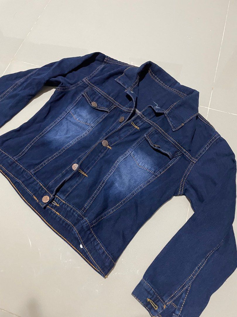 Denim Jacket outer, Fesyen Wanita, Pakaian Wanita, Baju Luaran di Carousell
