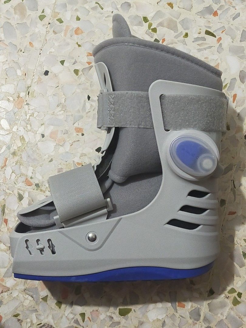 DeRoyal Full Shell 2 Cast Fracture Walker Boot and Clutches, Health ...