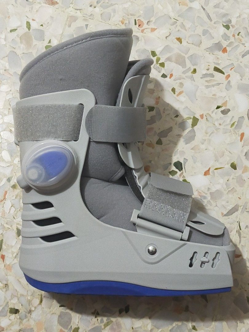 DeRoyal Full Shell 2 Cast Fracture Walker Boot and Clutches, Health ...