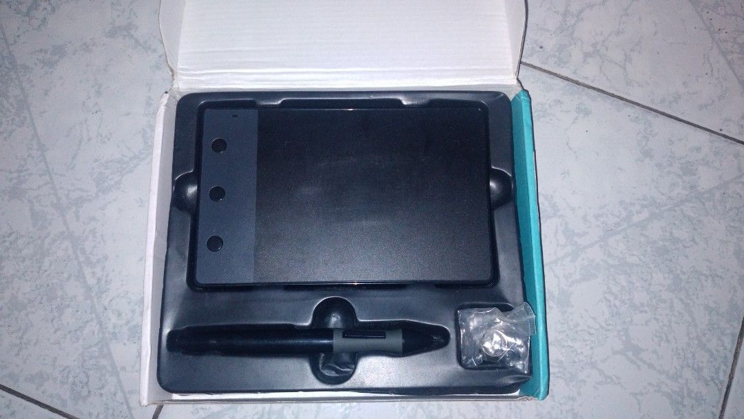 HUION Drawing USB Pen Tablet, Elektronik, Lainnya di Carousell