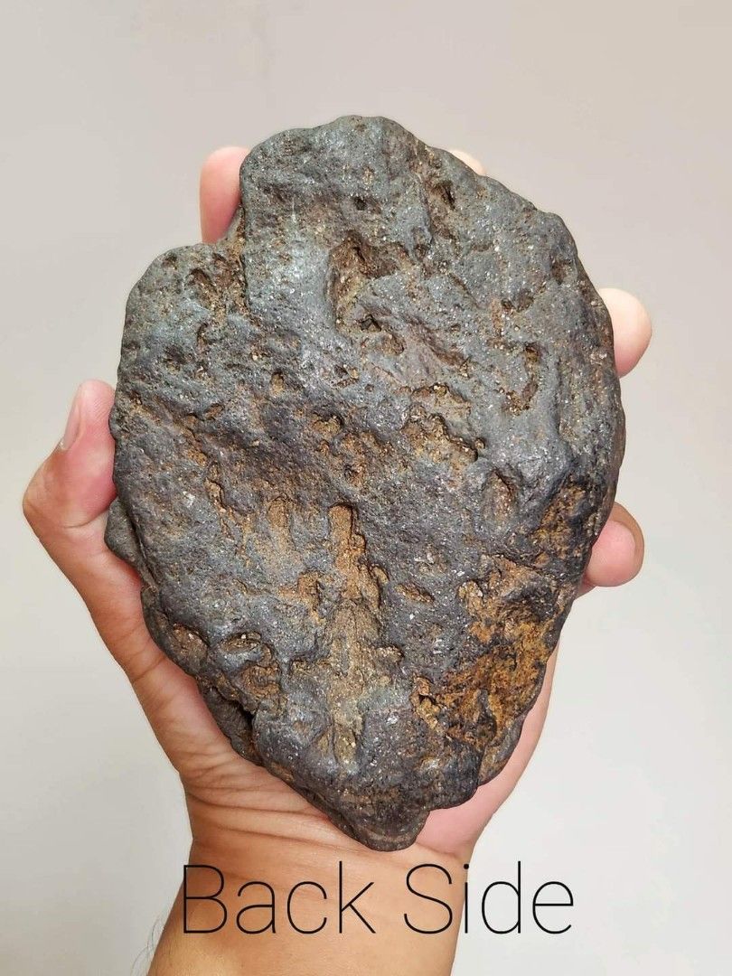 MAGNETIC STONE on Carousell