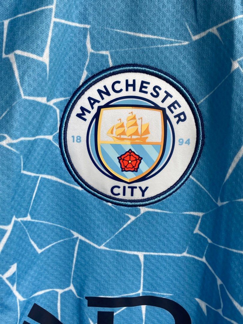 Manchester City football shirt, Men's Fashion, Activewear on Carousell