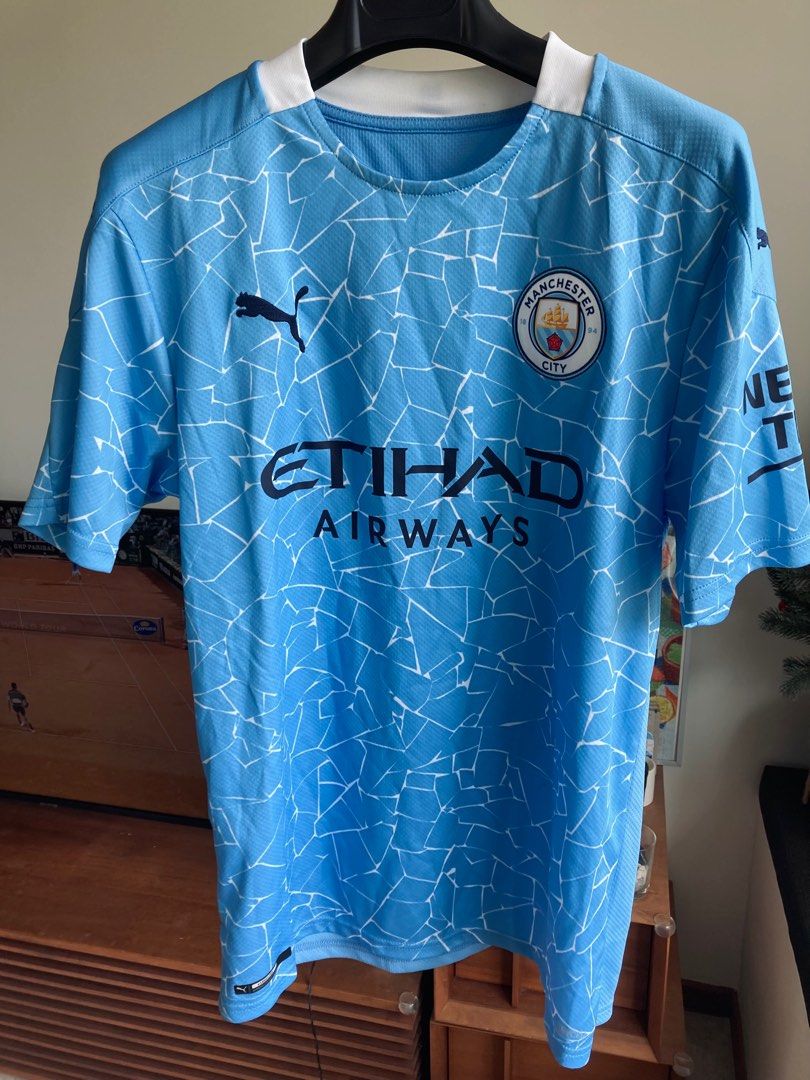 Manchester City football shirt, Men's Fashion, Activewear on Carousell