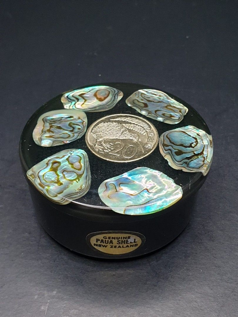 New Zealand Elizabeth II Kiwi 20 cents coin genuine Paua Shell trinket ...