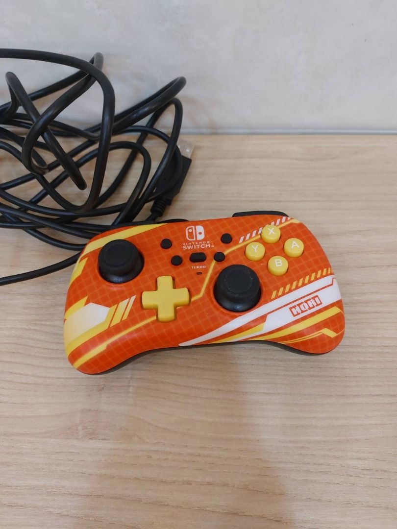 【Nintendo 任天堂】二手 NS Switch 原廠 HORI 可連發 有線 手把 搖桿 迷你控制器 紅色 NSW-255A, 電玩遊戲相關, 主機配件與周邊商品, 手把控制器在旋轉拍賣