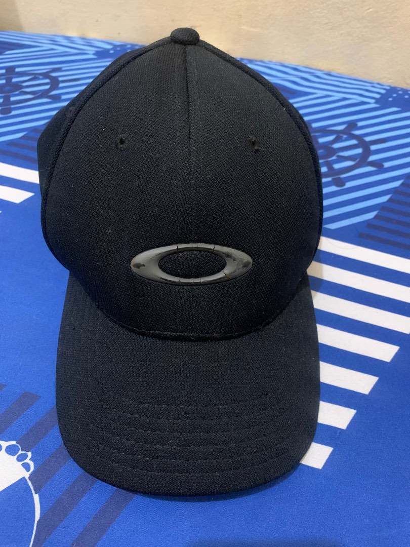 Oakley close cap on Carousell