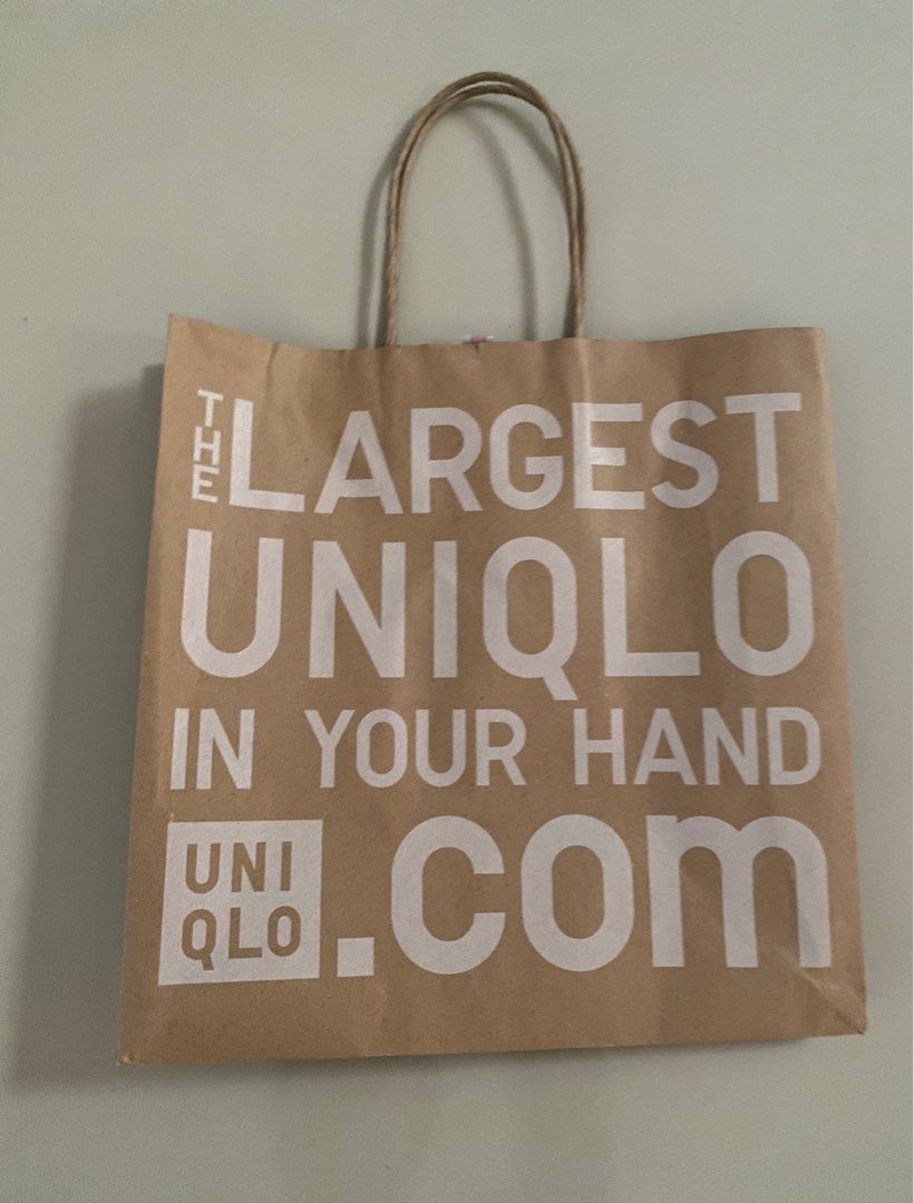 Paper Bag Uniqlo 32 x 32cm, Fesyen Wanita, Tas & Dompet di Carousell