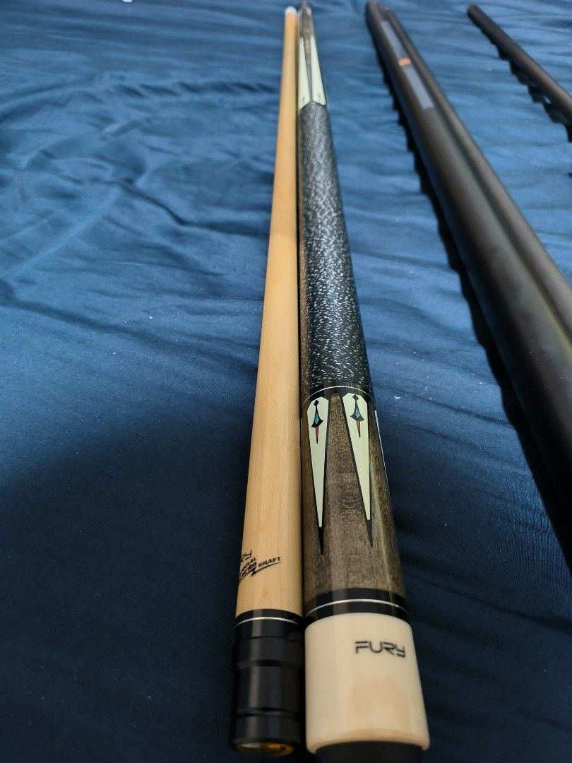 Pool carbon cues and Mezz Case, Sports Equipment, Sports & Games ...