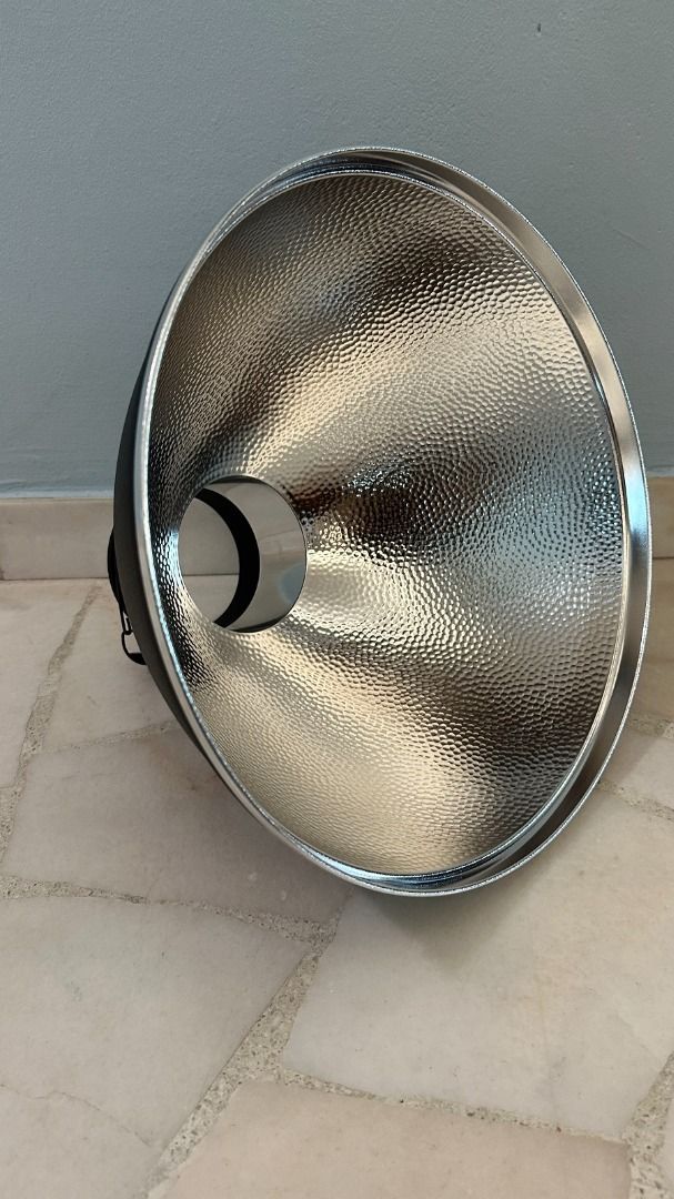 Profoto Magnum reflector (almost new), Photography, Photography ...