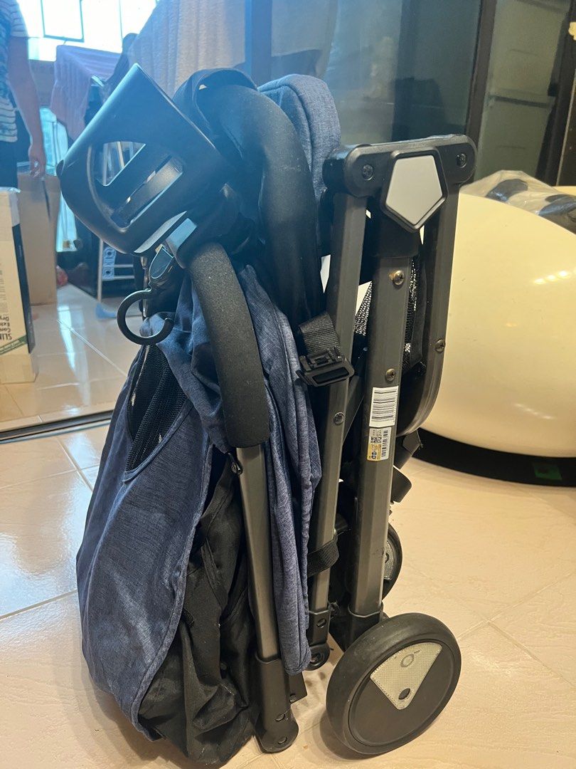 Single hand open stroller (collapse to cabin size), Babies & Kids ...