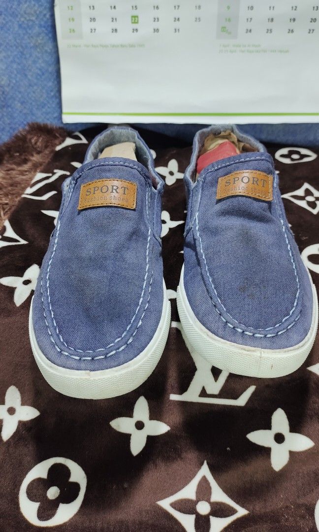 slip on fashion Sepatu Second super Keren dan branded size 42 berbahan ...