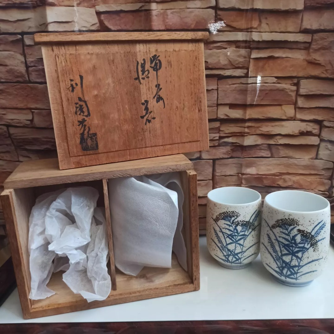 Traditional Couple tea cups with wooden storage Stoneware Brand New ...