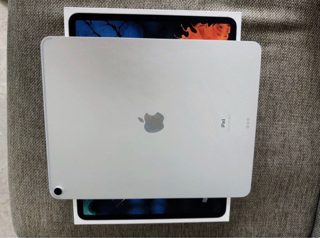 12.9 IPad Pro wifi 256gb silver 3rd gen, Mobile Phones & Gadgets ...