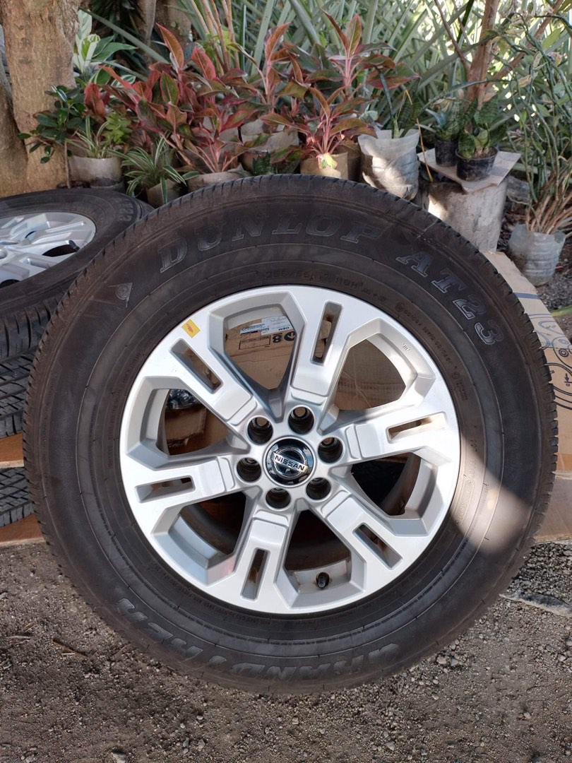 2 pcs - 2022 Nissan Navara stock mags and tires on Carousell