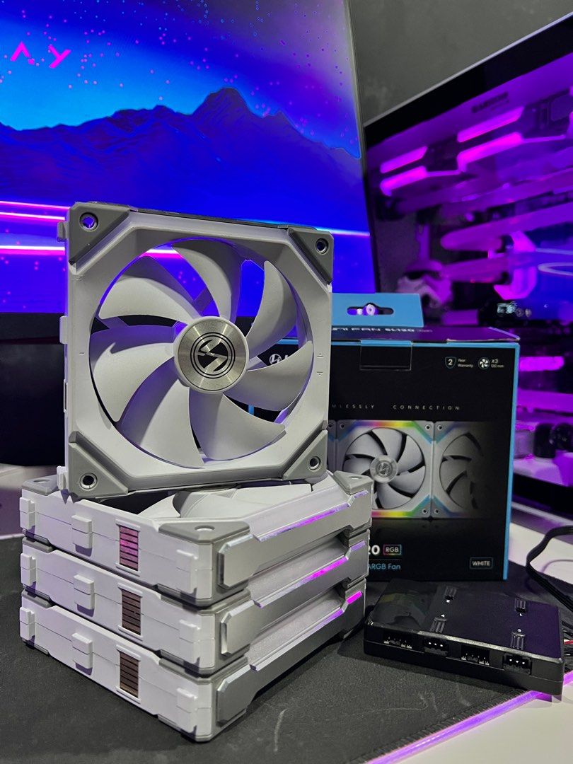 4 Pcs White Lian Li Uni Fan SL120 RGB with Fan & LED controller unit ...