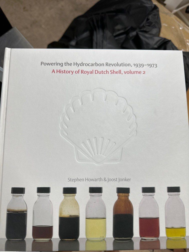 A history of Royal Dutch Shell, 興趣及遊戲, 書本 & 文具, 教科書 - Carousell