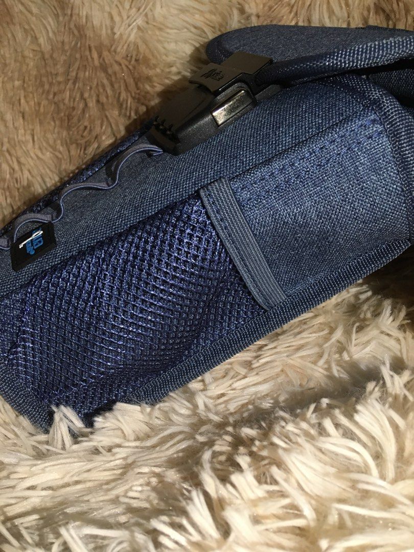 Aqua Vault Flex Safe Anti Theft Bag on Carousell