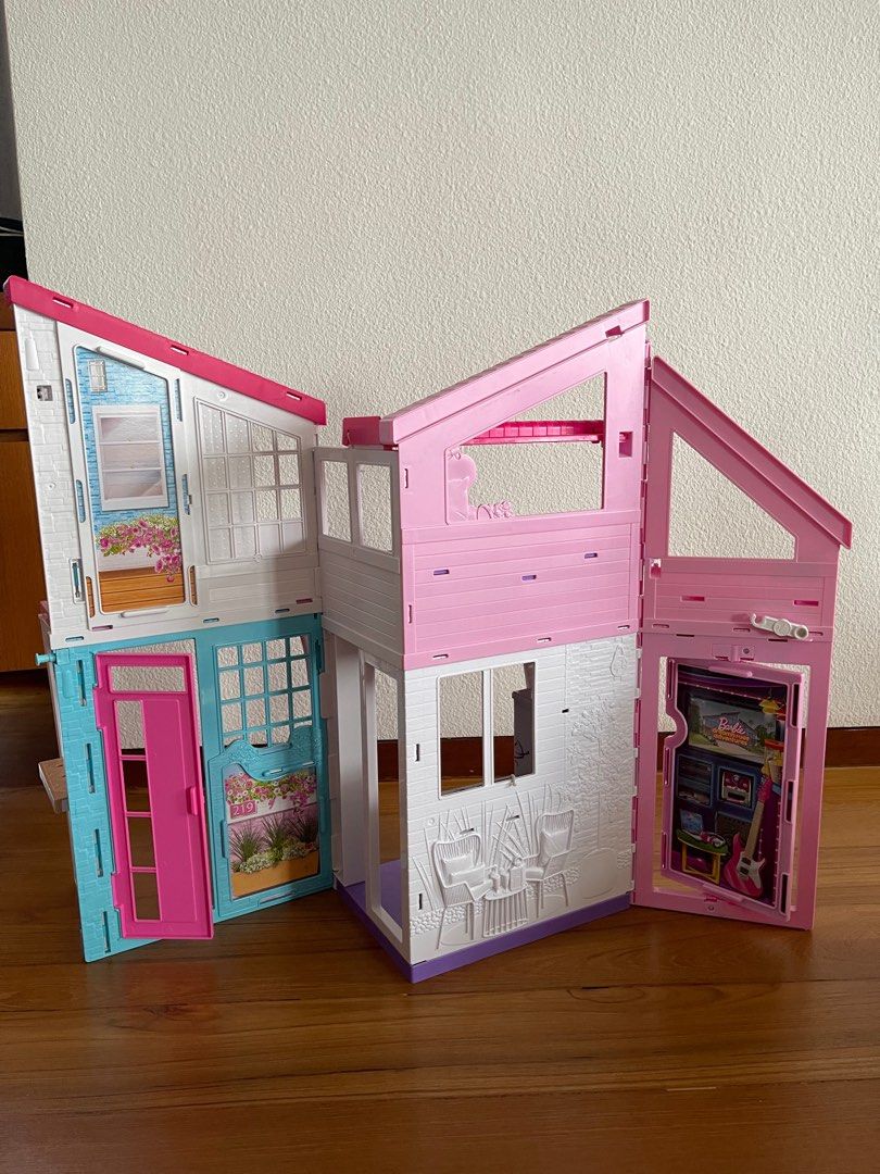 Barbie Malibu House with lots of accessories, Hobbies & Toys, Toys ...