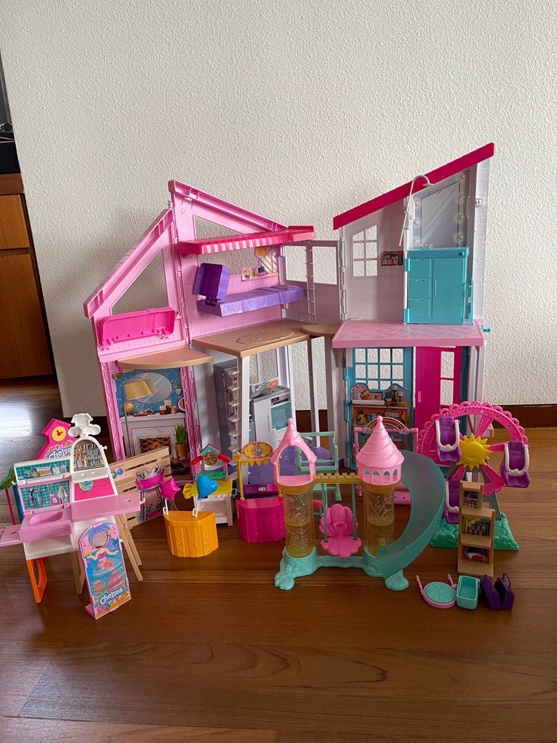 Barbie Malibu House with lots of accessories, Hobbies & Toys, Toys ...