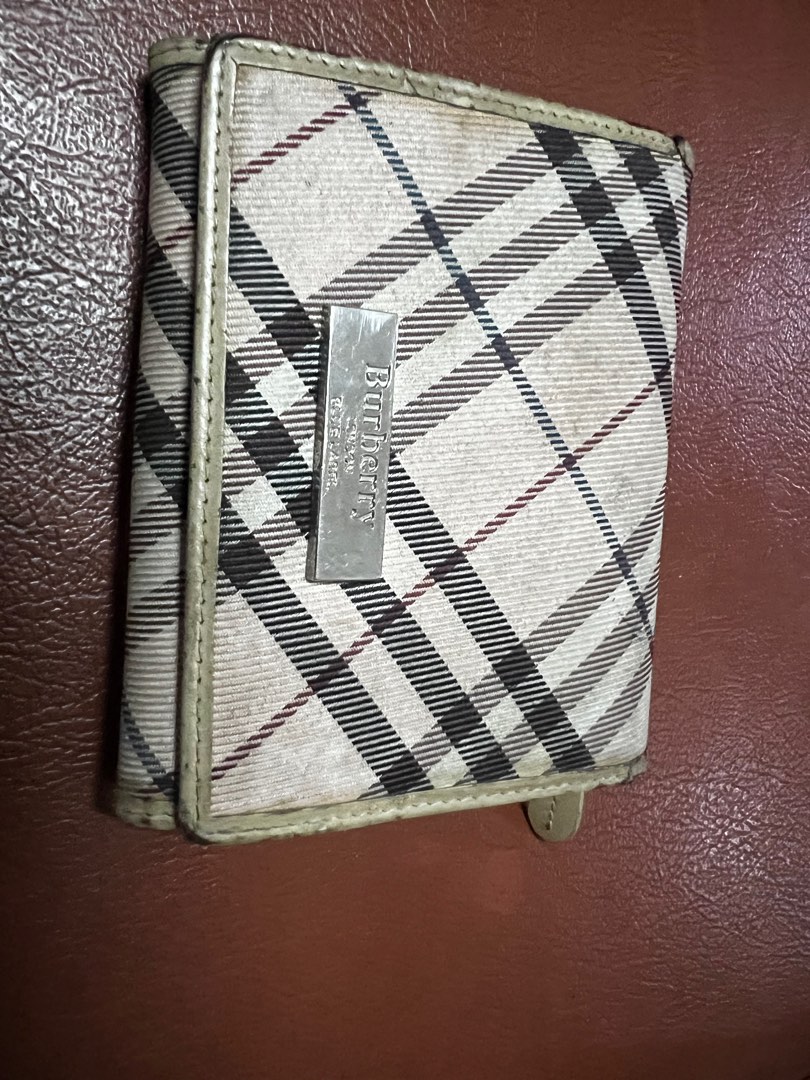 Burberry wallet, Fesyen Wanita, Tas & Dompet di Carousell