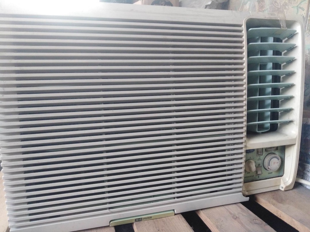 Carrier 1.5HP Window Type Aircon, TV & Home Appliances, Air ...