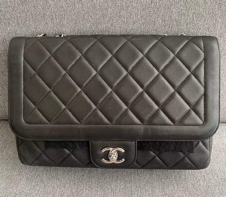 CHANEL JUMBO BORDER FLAP VINTAGE, Luxury, Bags & Wallets on Carousell